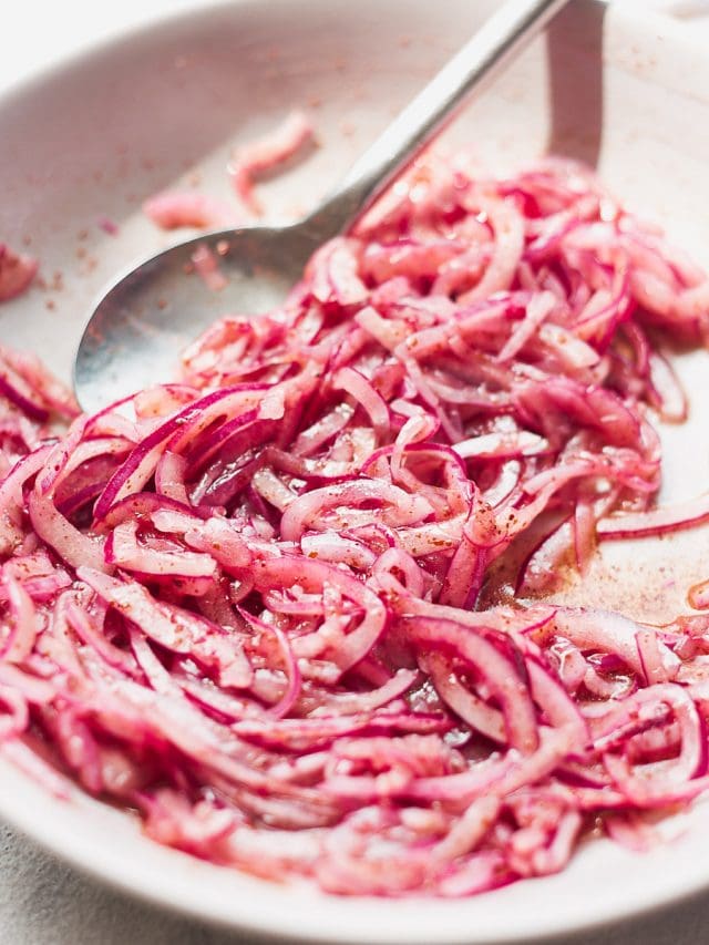Marinated Sumac Onions (Red Onion Salad) - Forkful of Plants